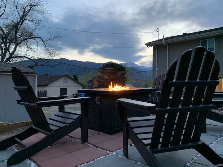 Your Cozy Mountain Getaway | Fire Pit | Mtn Views - Manitou Springs, CO