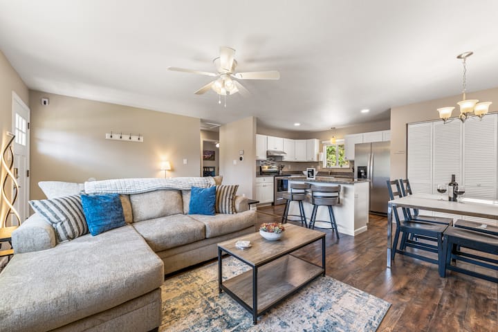 Monthly Rental With No Fee Lease | Covered Parking - Colorado Springs, CO