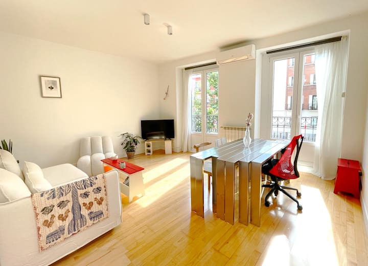 Amplio Y Soleado Apartamento En Atocha - Madrid