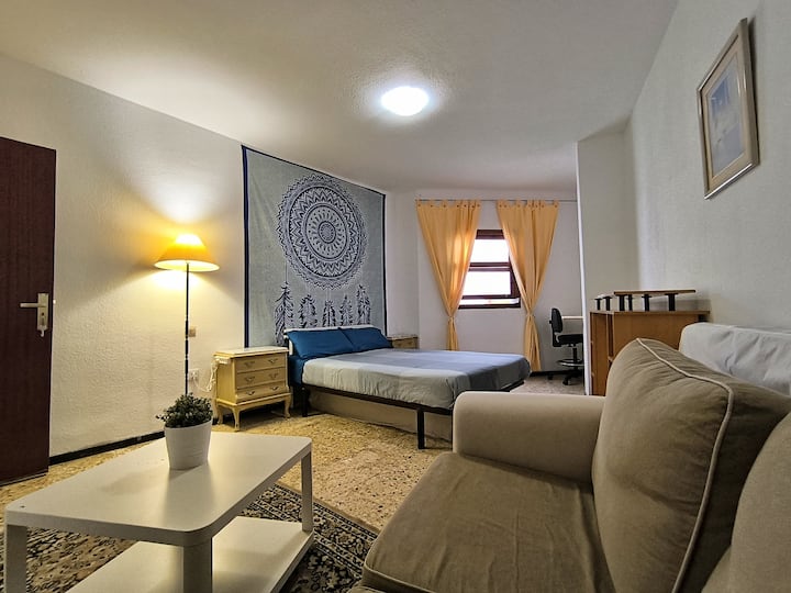 Room In Family Home + Pets - Central Sc - Tenerife