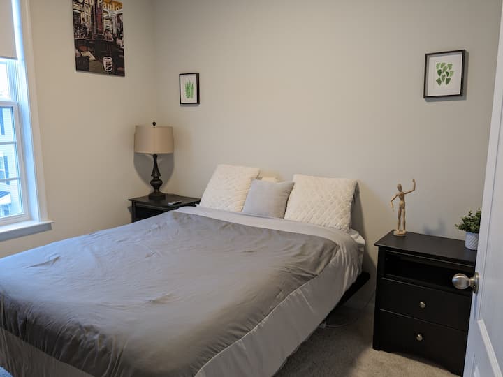 Private Room In Townhouse, Pet Friendly - Frederick, MD