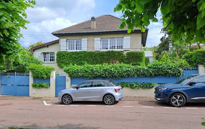Maison Familiale Avec Jardin - Saint-Cloud