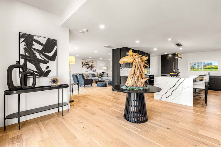 Spacious Retreat W/pool, Hot Tub, Games & Fire Pit - Lexington, KY