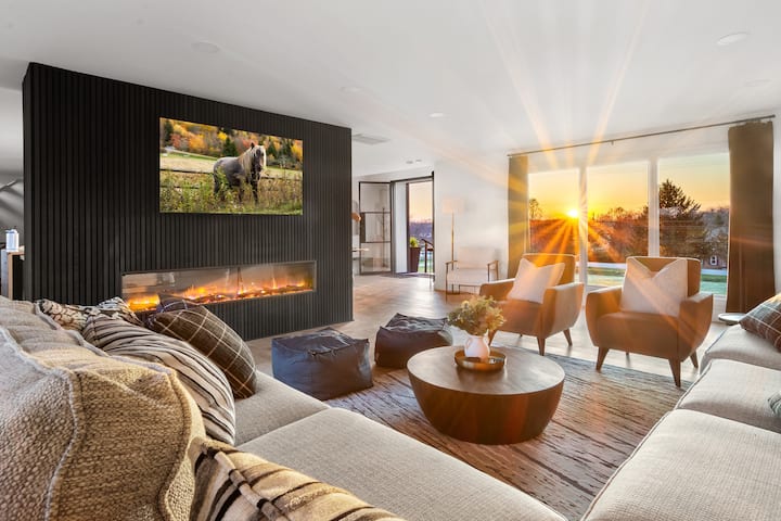 Spacious Retreat W/pool, Hot Tub, Games & Fire Pit - Lexington, KY