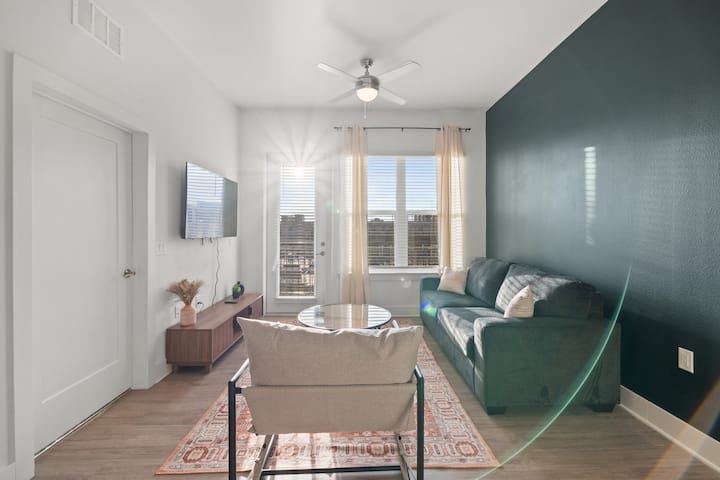 Workers Paradise | Spacious | Saltwater Pool! - Tampa