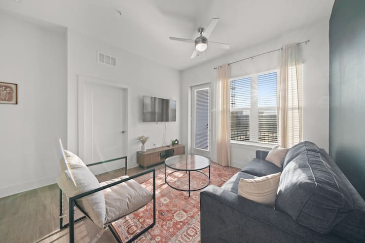 Workers Paradise | Spacious | Saltwater Pool! - Tampa