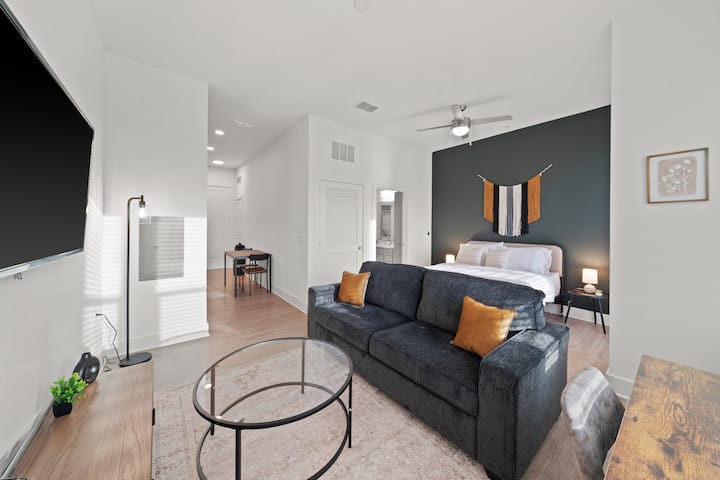 Downtown Views | Saltwater Pool | Free Parking! - Tampa