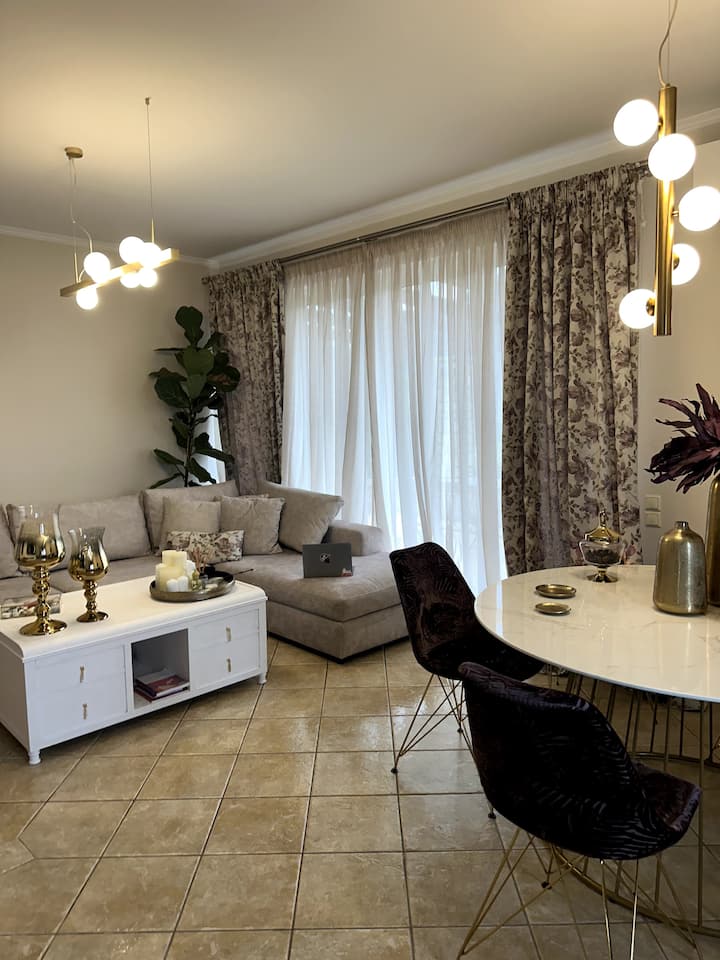 Hilo Rojo Villa With Garden - Патры