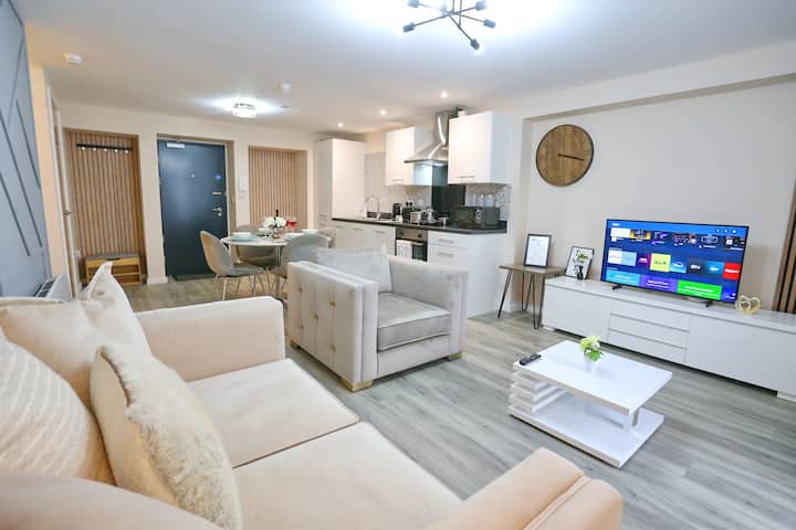 New Build With Free Parking 1 Mile From Center - Manchester