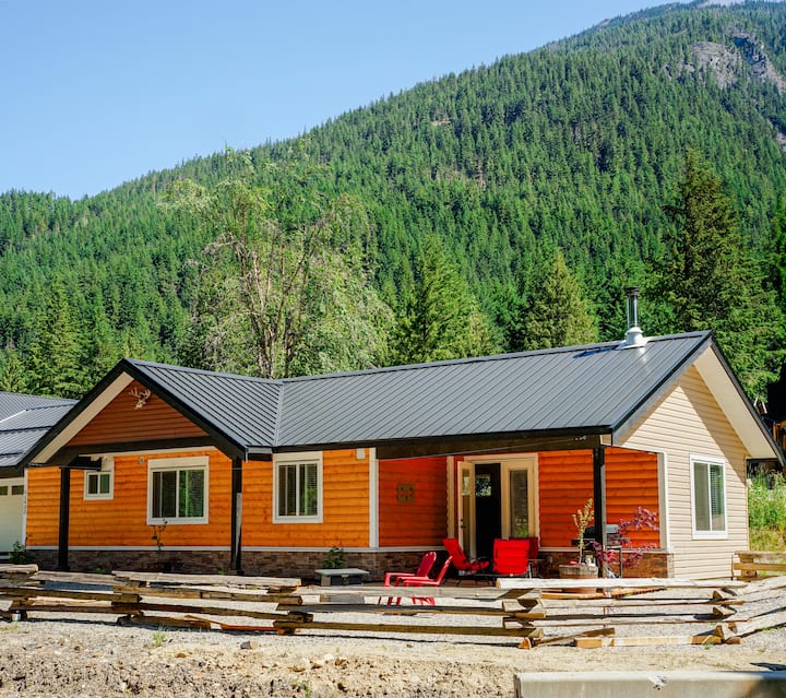 The Cabin W/ Hot Tub, Sauna, Dog-friendly - Sunshine Valley, BC