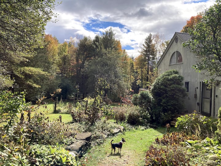 Comfortable, Sunny Artist Home - New Haven, VT