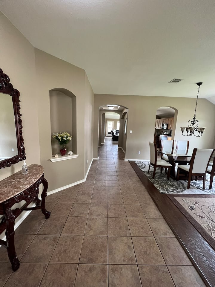 Cosy House, 2 Miles To Kalahari With Hot Tub - Round Rock, TX