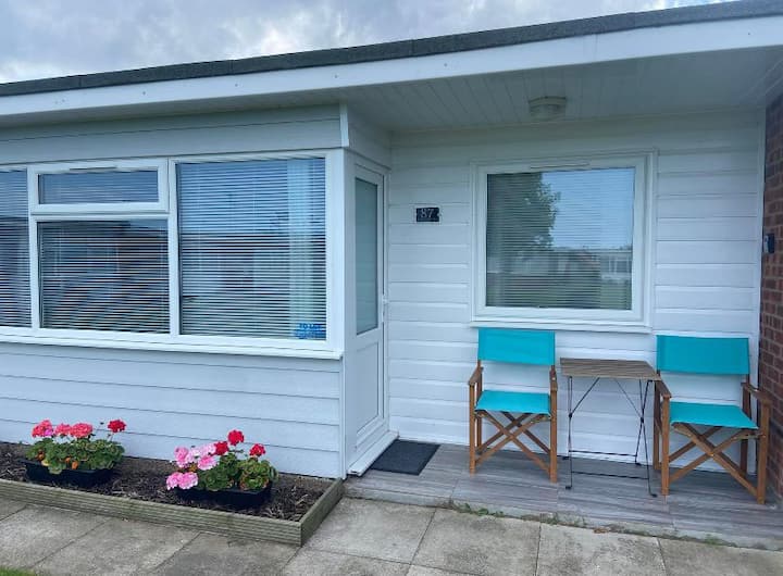 Wilks Larner: Charming Chalet Near Hemsby Beach - Winterton-on-Sea