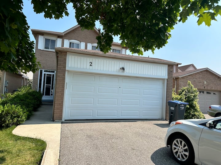 Whole Basement In 4br House + Backyard - Mississauga