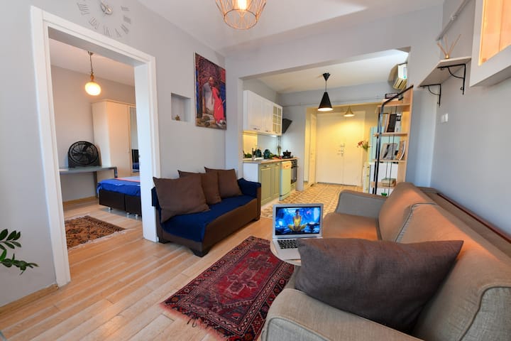 Cozy Heart Of Taksim Apartment: Your Urban Oasis- - Balat