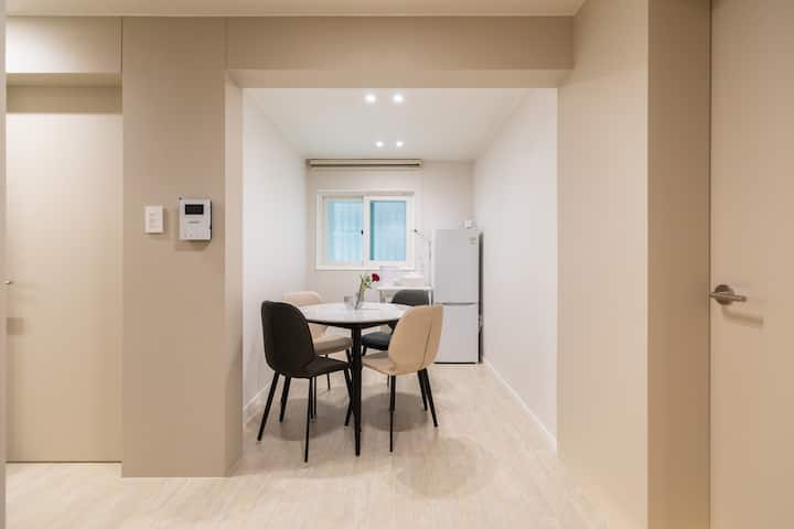 Arin#102 New Open/홍대입구역 도보4분/얼리 , 레이트 체크인/짐 보관무료 - Seoul