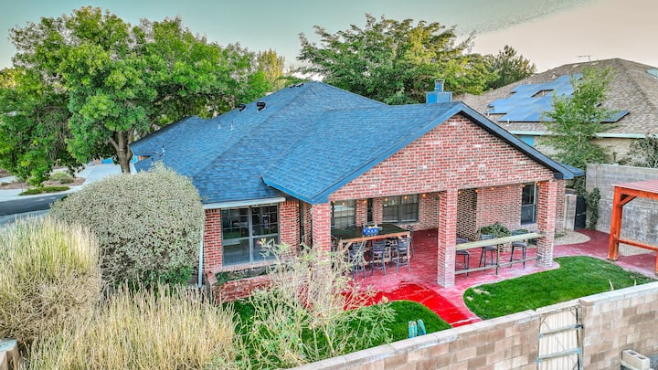 Family 5br Retreat | Arcade Game + Pet Friendly - Albuquerque