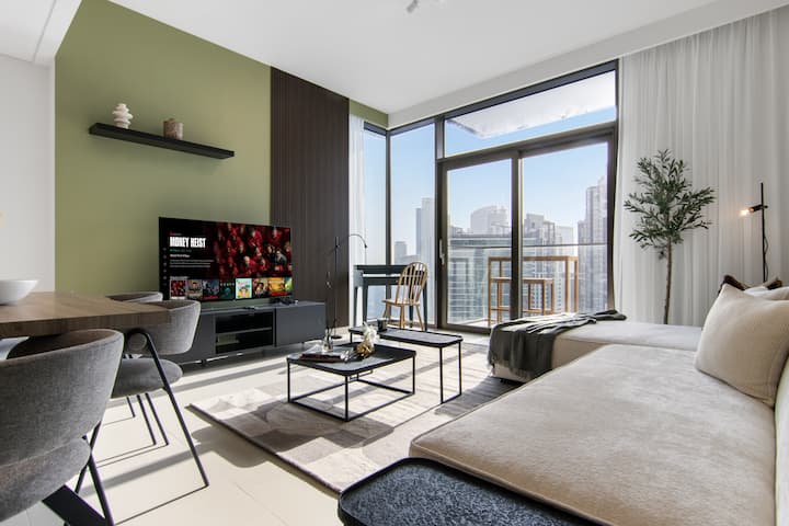 Modern 2br Near Burj+free Parking+pool Access -