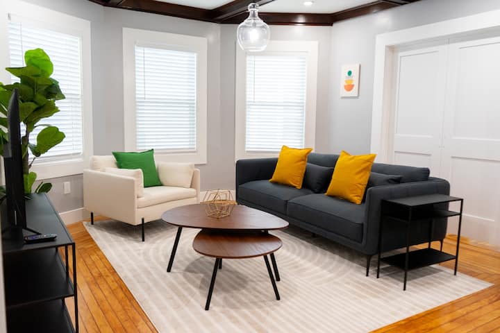 Modern 3br Suburban Retreat, Minutes From Downtown - Norwood, MA