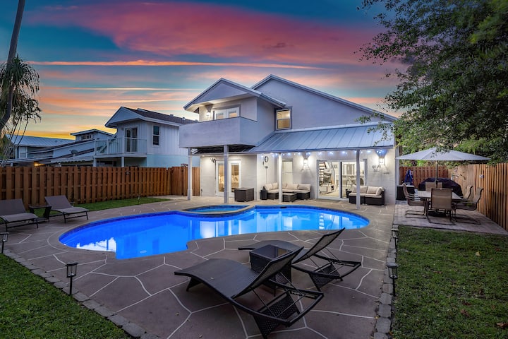 Modern Fun Home With Saltwater Heated Pool - Boca Raton, FL