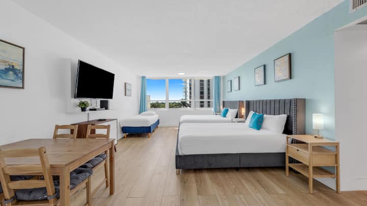 Bayview Studio | Pool + Beach Access + Parking - Miami Beach, FL