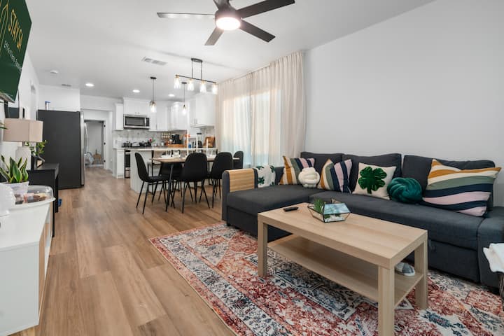 Prime Downtown Home Near Alamodome & Frost Bank - San Antonio