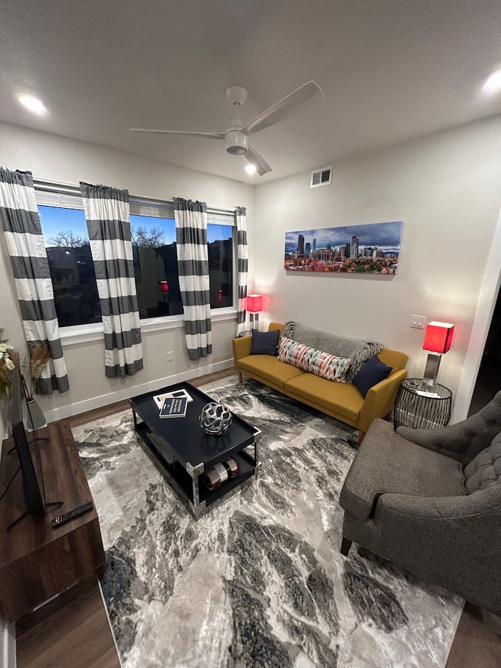 New! Modern In Sloan’s Lake W/ View/light Rail - Denver
