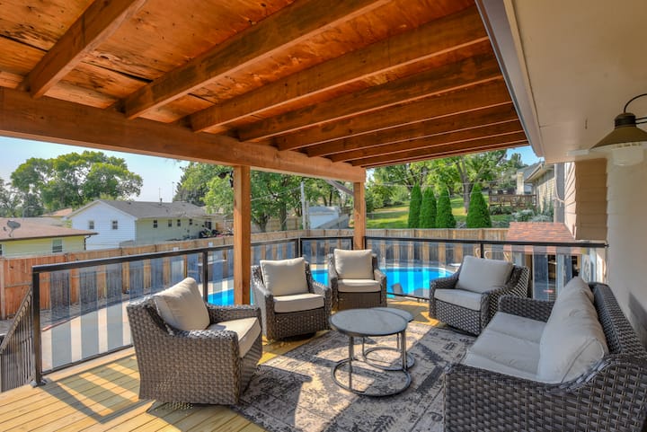 Rockbrook Oasis - Centrally Located - Sleeps 12 - Omaha, NE