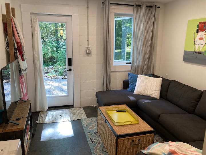 The Burrow; Newly Renovated Apt. 2 Bedroom, 2 Bth - Black Mountain, NC