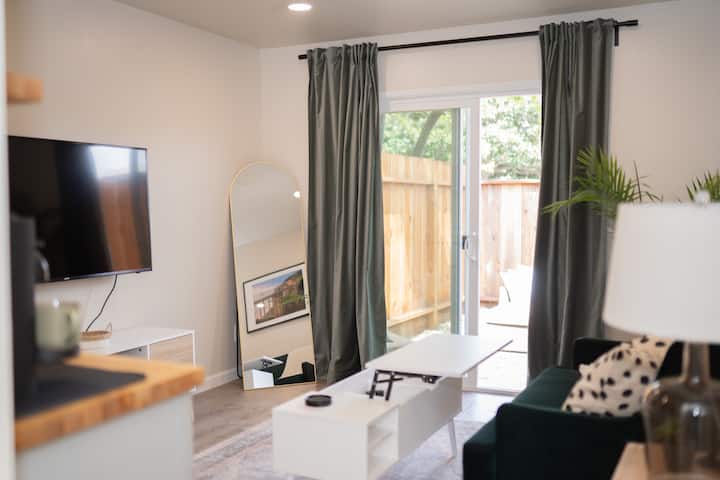 Chic South Salinas Unit W/king Bed, Private Patio - Salinas, CA