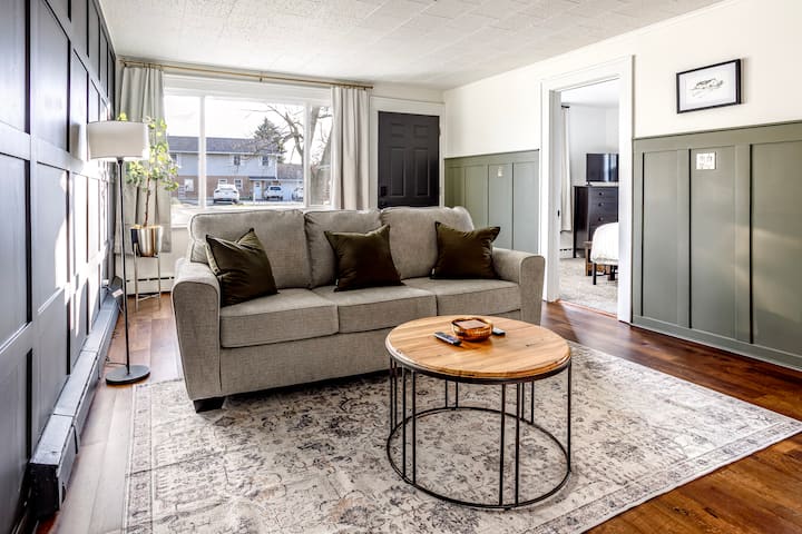 Lockport Farmhouse: Private Entry+parking By Door - Harrah's Joliet