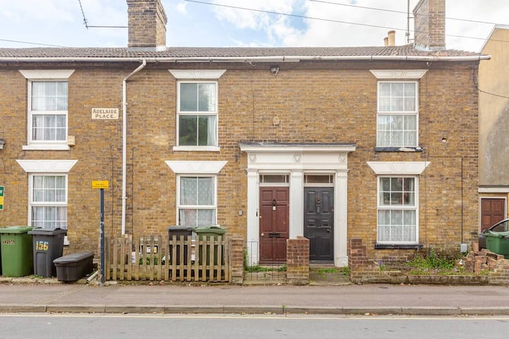 2 Bed House In Maidstone Town Centre - Maidstone