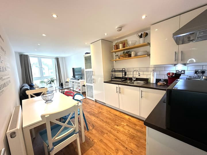 Cool 2 Bedroom Flat In Dalston - London Bridge Station