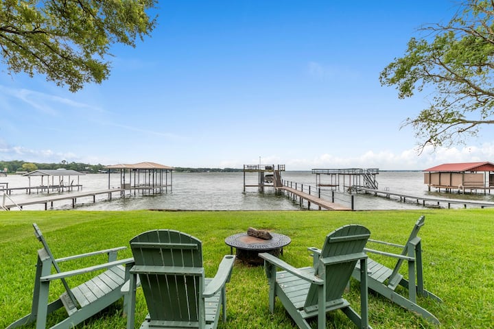 Harbor Point Hideaway Lake House With Dock! - Gun Barrel City, TX