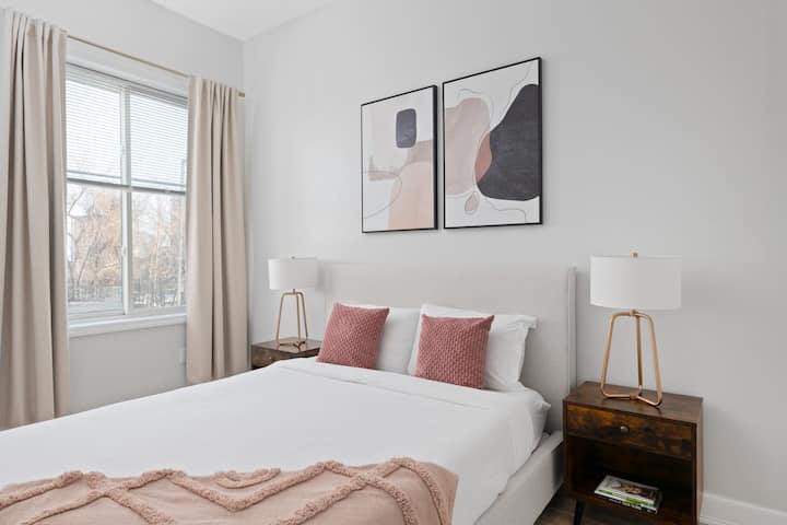 Sunny & Stylish Retreat | Easy Nyc Access - East Rutherford, NJ