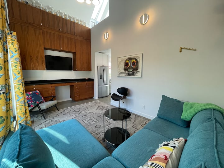 Modern West Seattle: Explore City, Nature & Coast! - Bainbridge Island, WA