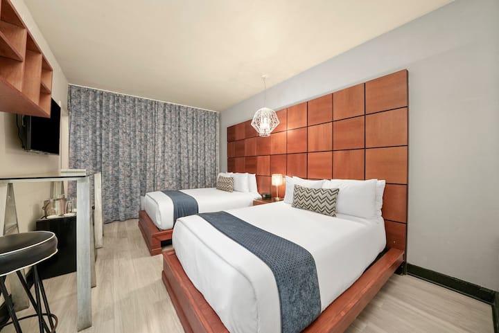 Miami Beach Room, Fun In The Heart Of South Beach - Miami Beach
