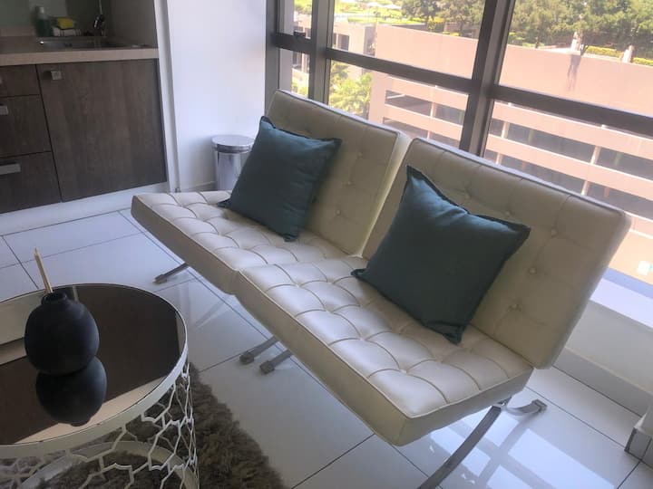 Luxury Studio | Sandton Cbd | Pool | Backup Power - Sandton