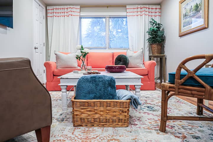 Perfect For Groups! Near Forsyth W/yard & Parking! - Savannah, GA