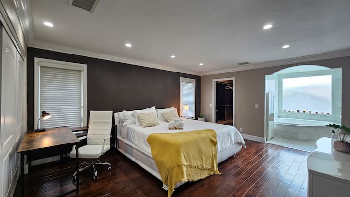 Fv3, Luxury Master Suite, 2f, Disneyland 8 Miles. - Orange County, CA