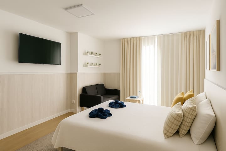 Habitación Doble Con Sofá En Piso Compartido. - Oliva