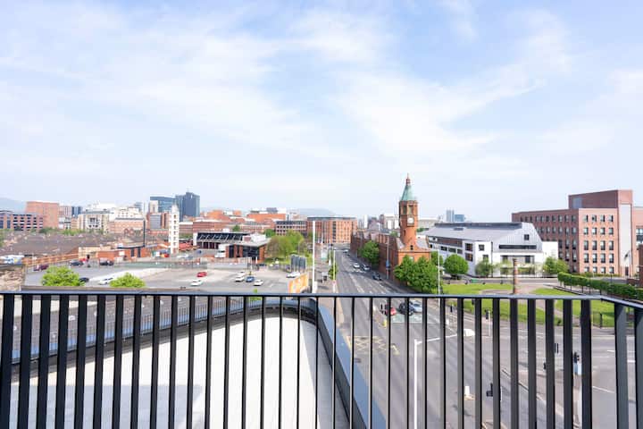 Modern 3 Bedroom Flat In Belfast City Center - Belfast