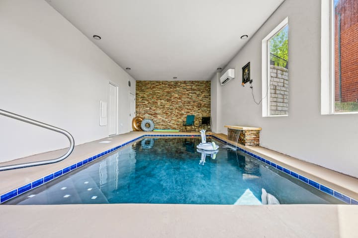 84° Heated Indoor Poolhot Tubtheaterarcadeview - Pigeon Forge, TN