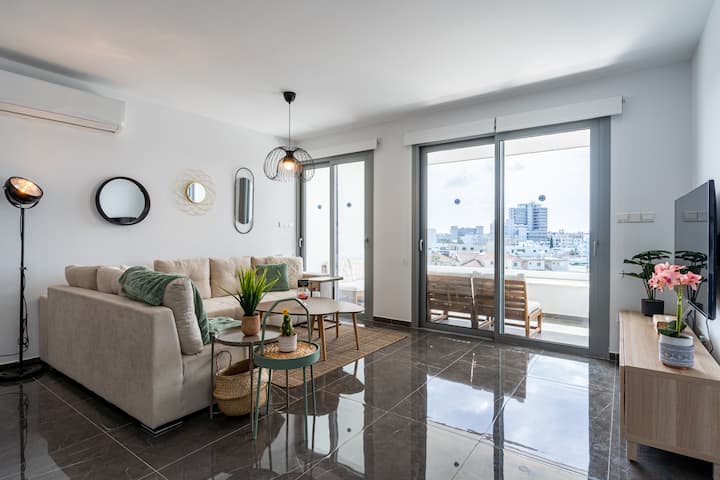 Lana' Cheerful Apartment - Larnaca