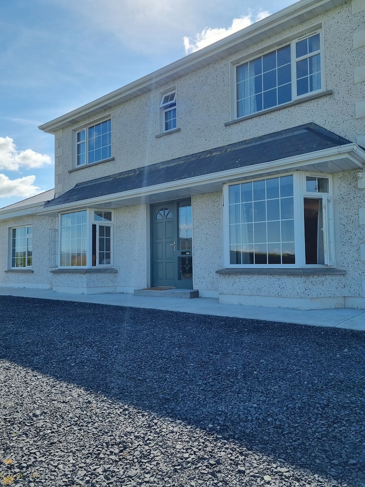 Pebble Dash House - Westport
