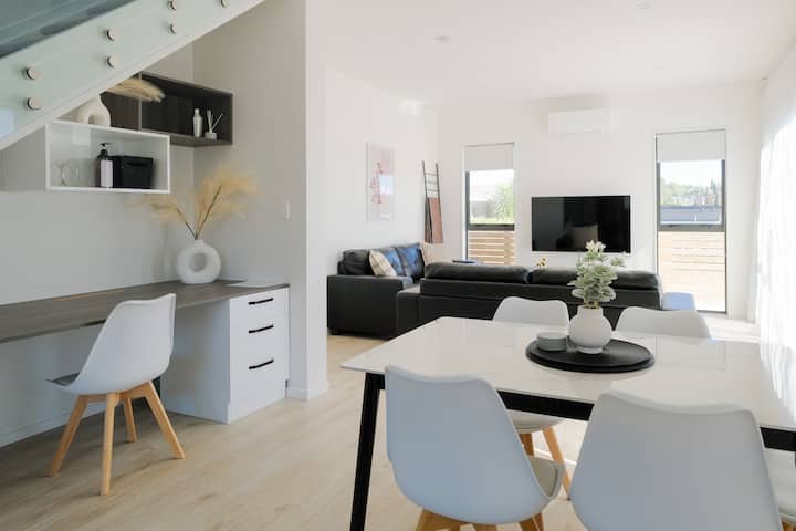 Trendy Urban Howick Town House | Wi-fi & Netflix - Beachlands