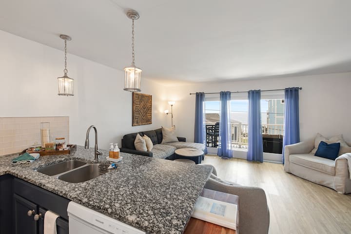2br & 2ba Condo W/ Beach Views & Pool - Carolina Beach, NC