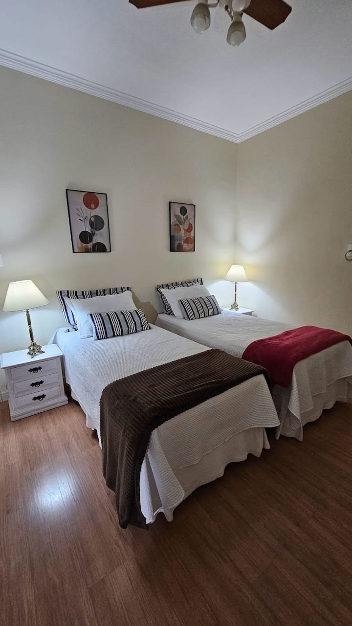 Otimo Quarto Em Copacabana 3 Mim Da Praia - Copacabana
