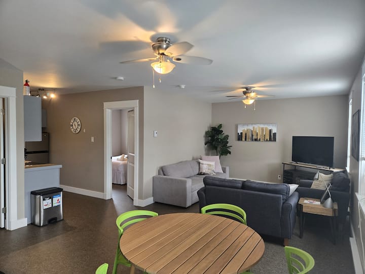 1 Bedroom Apt. Laundry, Sleeps 2+ - Kentville