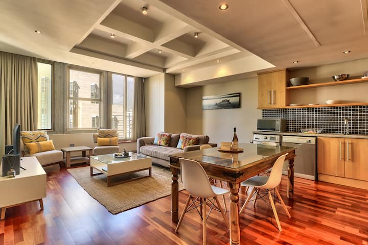 Luxurious 11th Floor City Center - No Power Cuts - Claremont